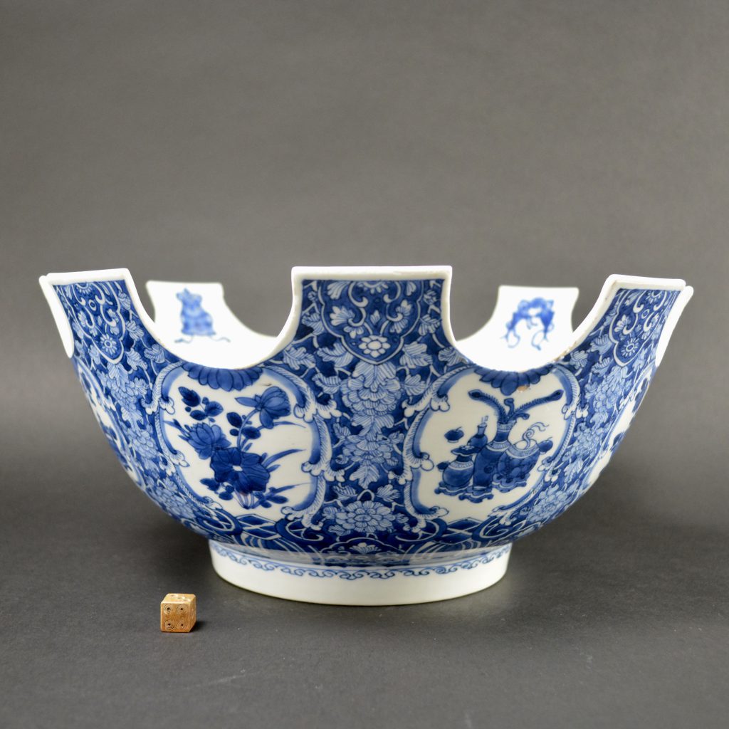 A Fine and Rare Kangxi Porcelain Monteith - Robert McPherson Antiques